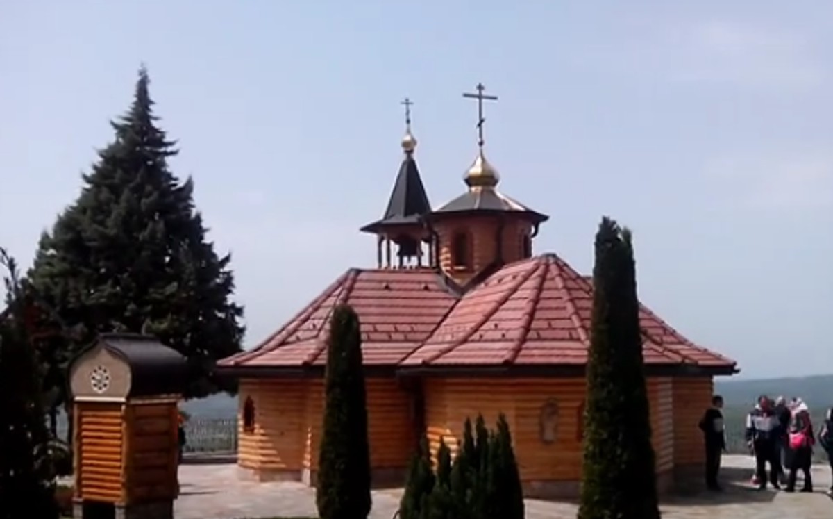 U ovom čudesnom manastiru kod Paraćina čuvaju se čestice krsta Isusovog ...