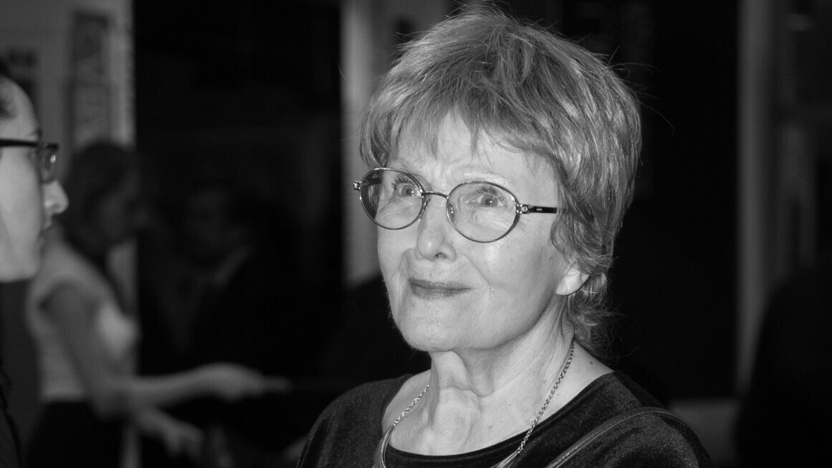 Izabella Cywińska nie żyje. Izabella Cywińska nie żyje.