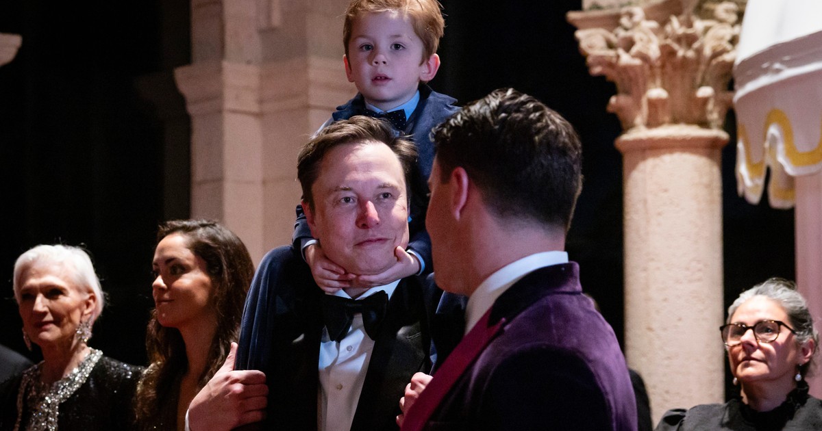 Elon Musk celebrated New Year's Eve with Donald Trump at a star-studded ...