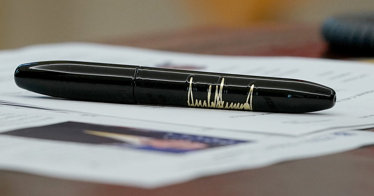 7 memorable times Trump wielded his trademark Sharpie | Business ...