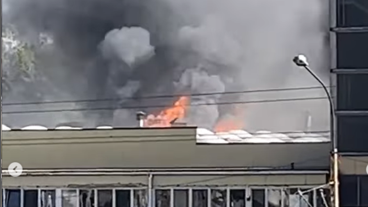 Gori zgrada IMR u Rakovici, crni dim nadvio se nad fabrikom: Pet ...