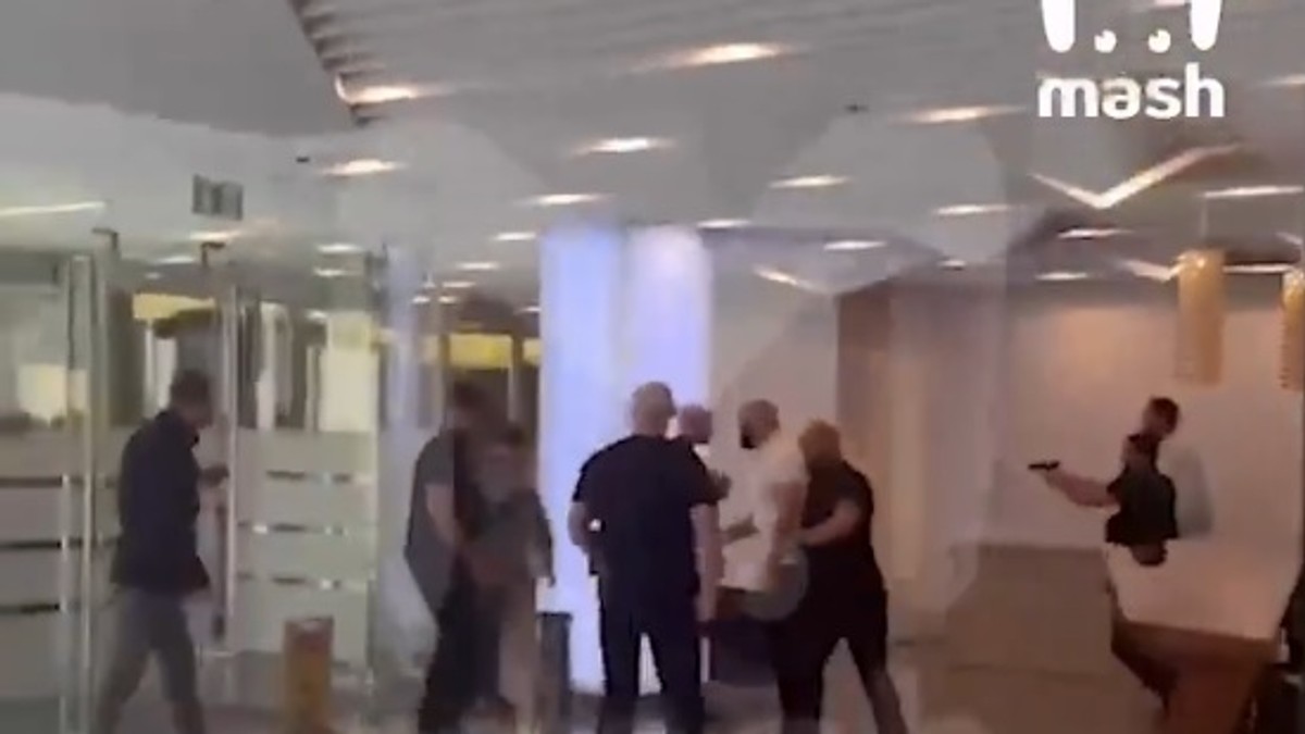 Pucnjava u firmi u Moskvi, ima mrtvih i ranjenih (Video, Foto) - Blic