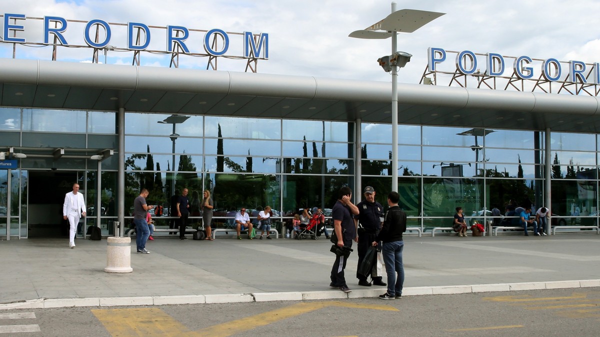 Turkinja u koferu nosila municiju: Hapšenje na aerodromu u Podgoricu - Blic