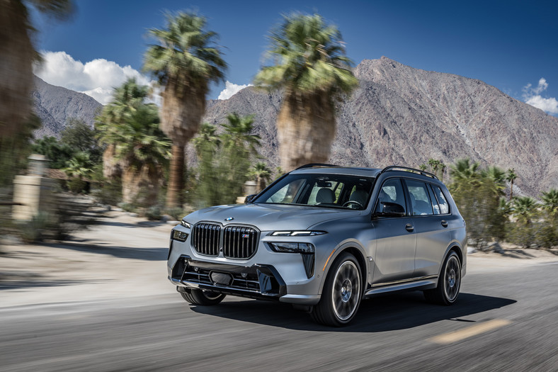 BMW X7 xDrive M60i to kolos na sportowych nogach. Test, pierwsza jazda