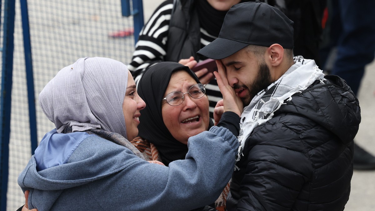 Stotine Palestinaca pušteno iz izraelskih zatvora: Slavlje u Ramali i ...