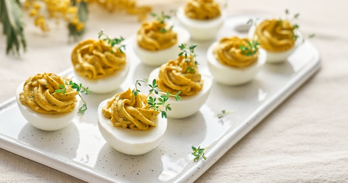 Jajka faszerowane w panierce. Wielkanocny smakołyk, który zaskoczy ...