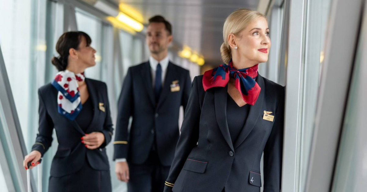 Lot macht Uniformen mit speziellen Accessoires polnischer | aeroTELEGRAPH