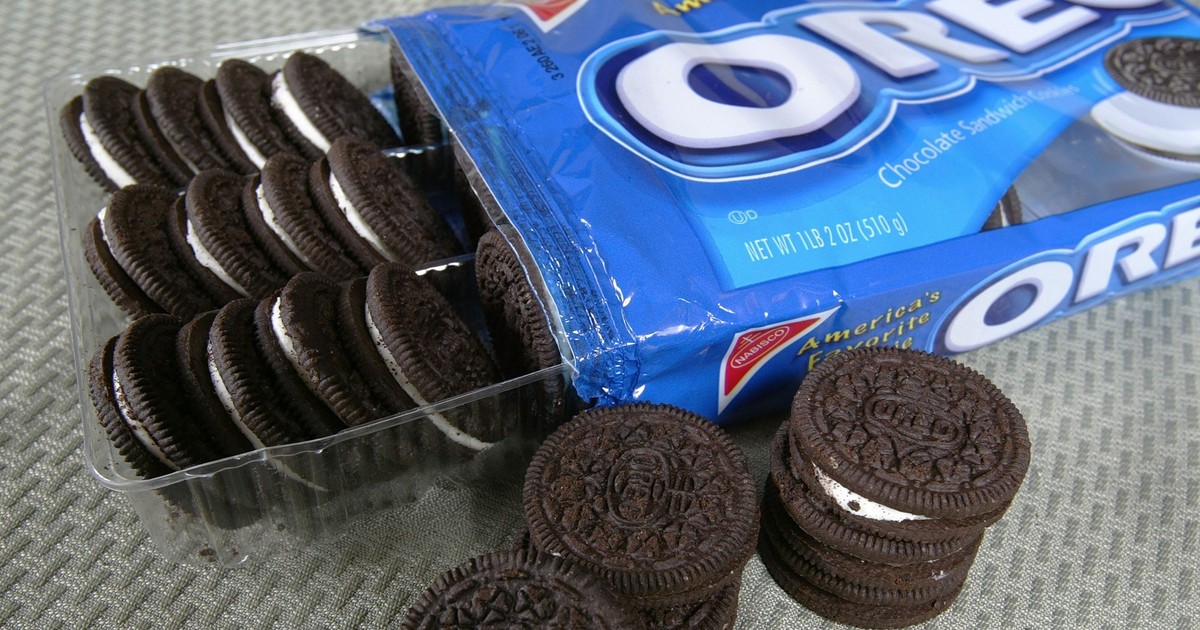 'No contracts, no snacks': Danny DeVito joins striking Oreo factory ...