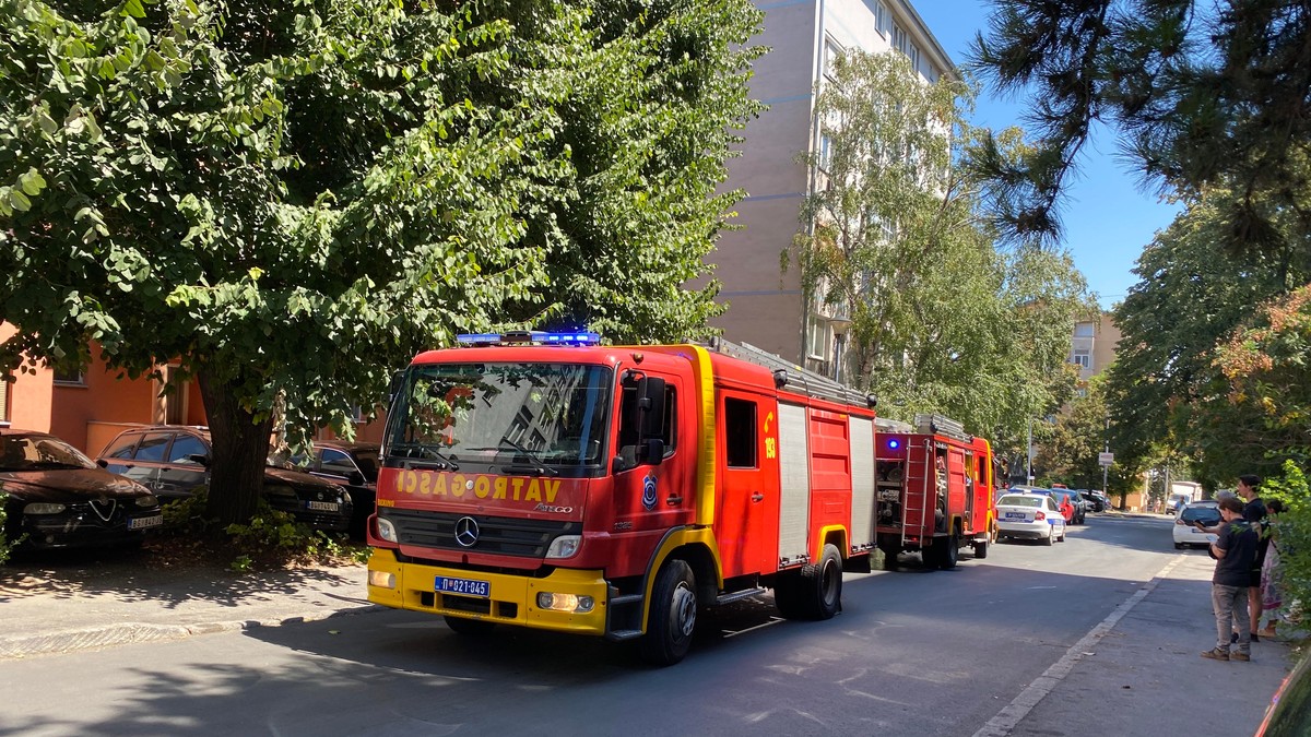 Gori automobil kod Konjarnika, širi se crni dim - Blic