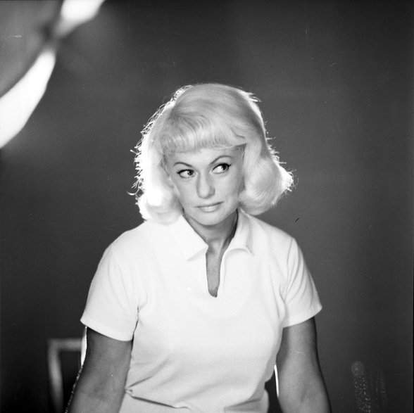 Zjawiskowa blondynka rozkochała w sobie widzów. Środowisko aktorskie ...