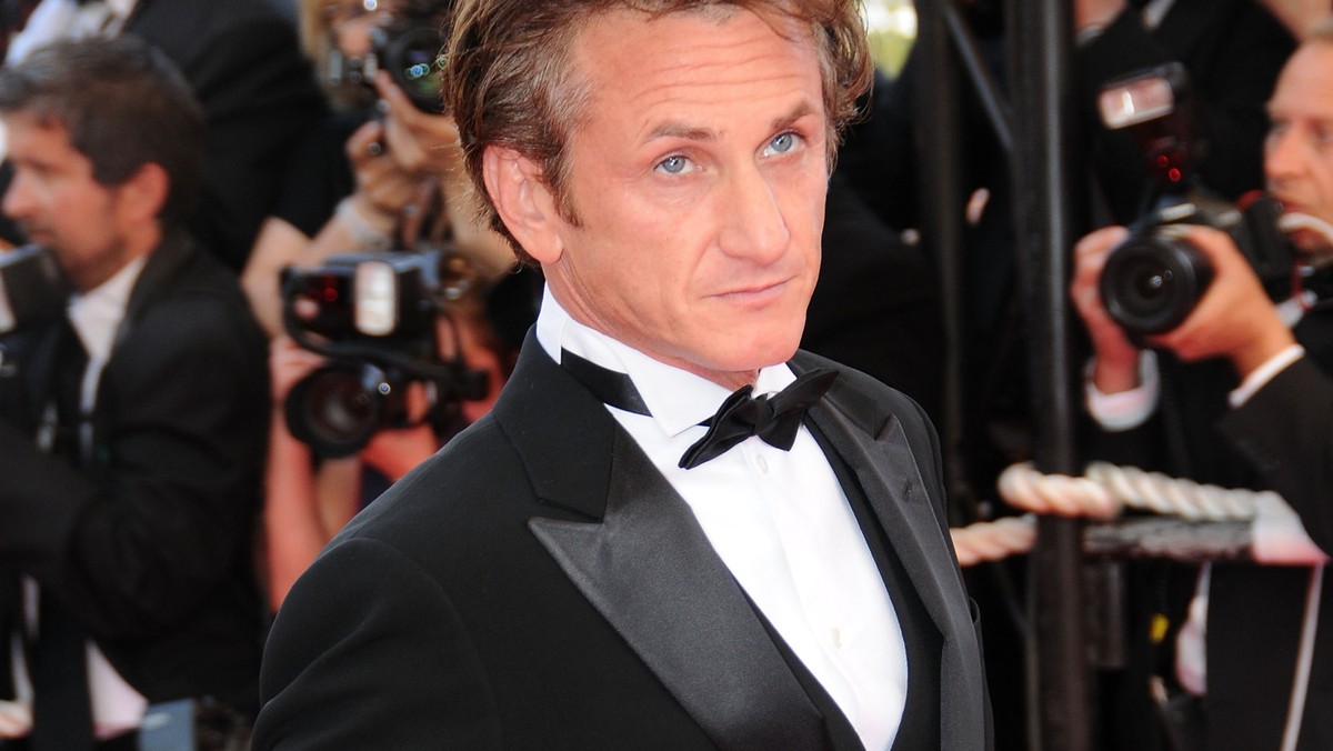 Sean Penn zagra wokalistę The Cure! - Plejada.pl