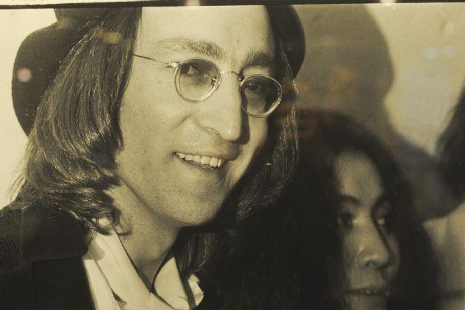 John Lennon zginął 30 lat temu. Rocznica śmierci Johna Lennona ... John Lennon zginął 30 lat temu. Rocznica śmierci Johna Lennona ...