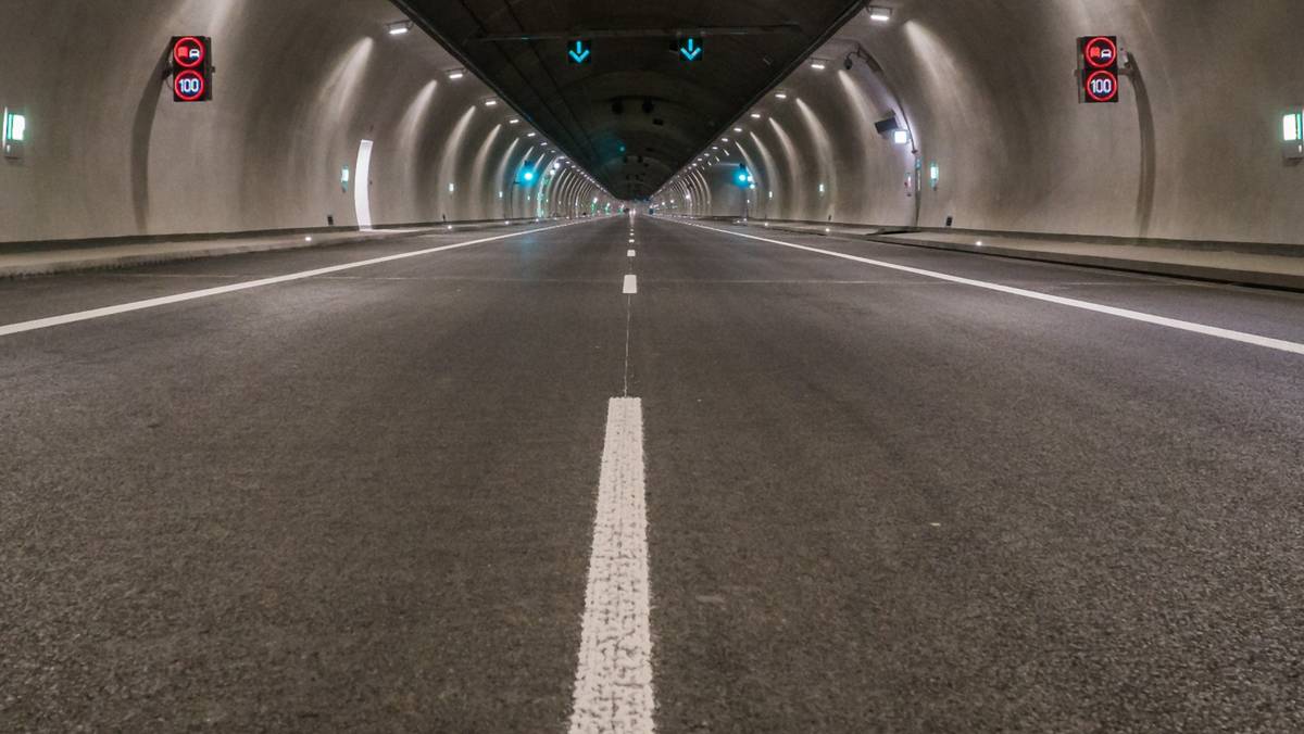 Tunel na zakopiance. Rekordzista jechał 201 km/h. Odcinkowy pomiar prędkości ma co robić