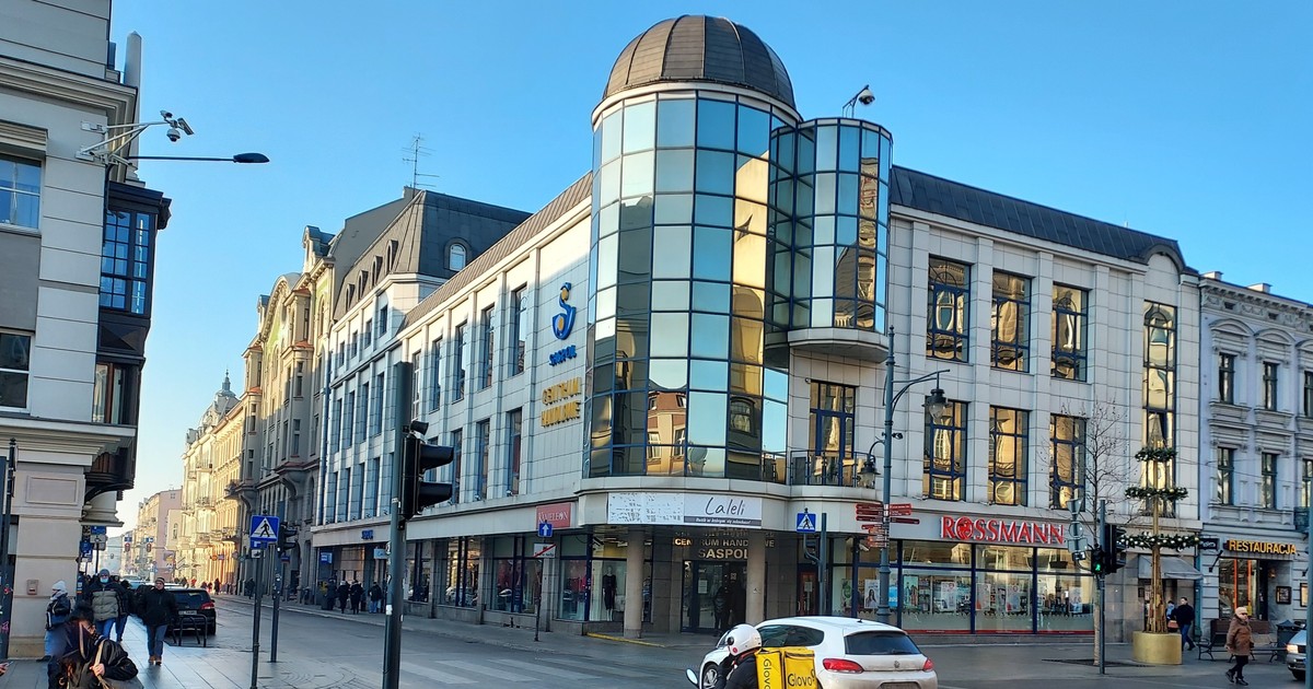 Solpol we Wrocławiu do rozbiórki. Jego "bliźniak" tymczasem działa w ...