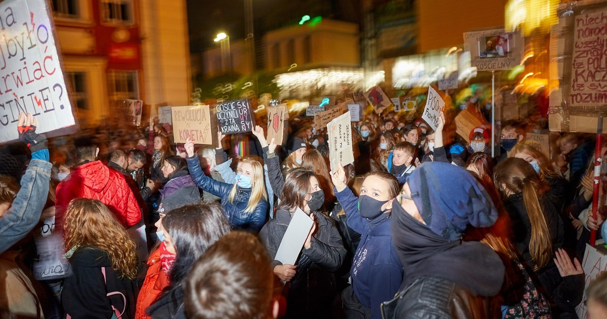 Strajk kobiet. Studentki wyproszone z pociągu przez transparent