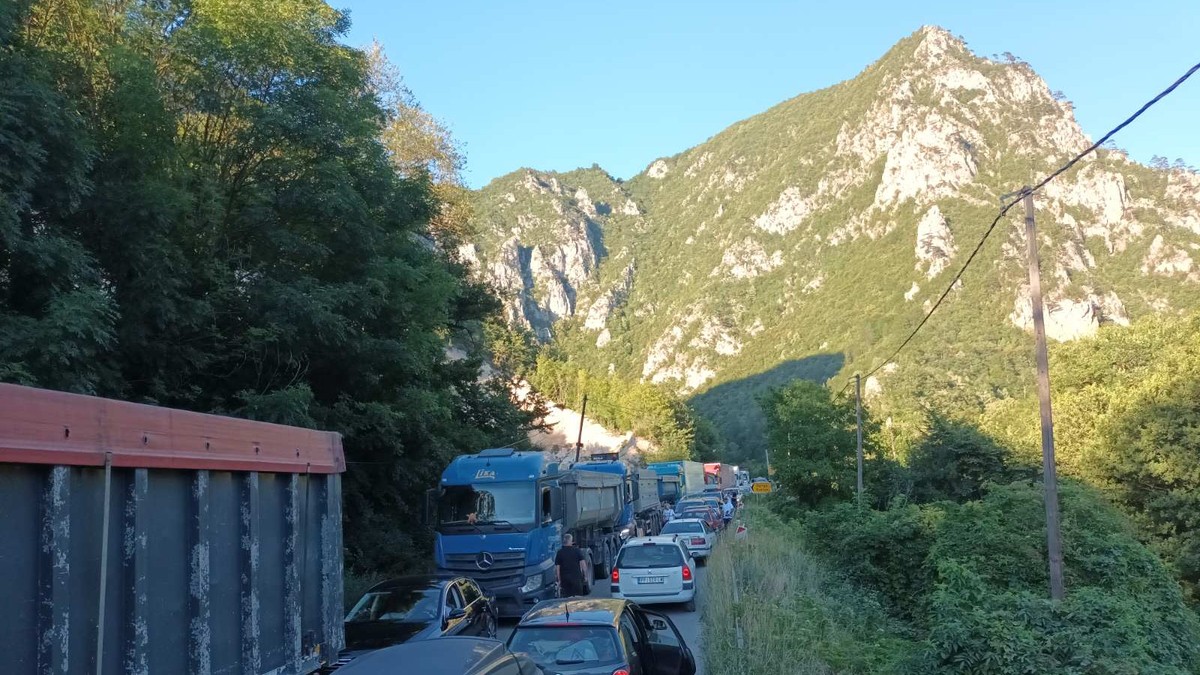 Kilometarske kolone na graničnom prelazu sa Crnom Gorom: Evo gde su ...