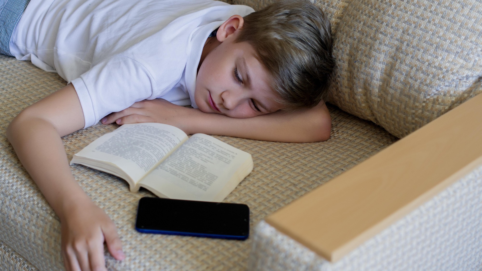 Odborníci zdvíhajú varovný prst – ak deti nezačnú čítať klasické knihy ...