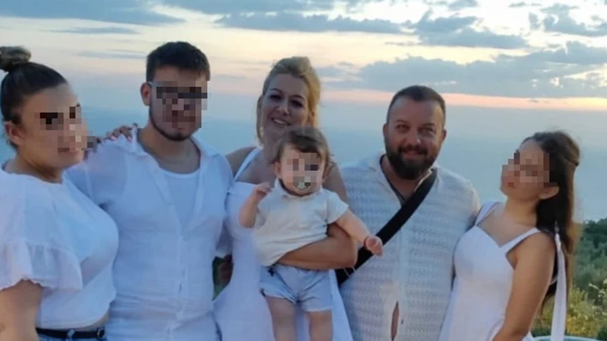 Borko Radivojević sa ženom i četvoro dece uživa u Crnoj Gori