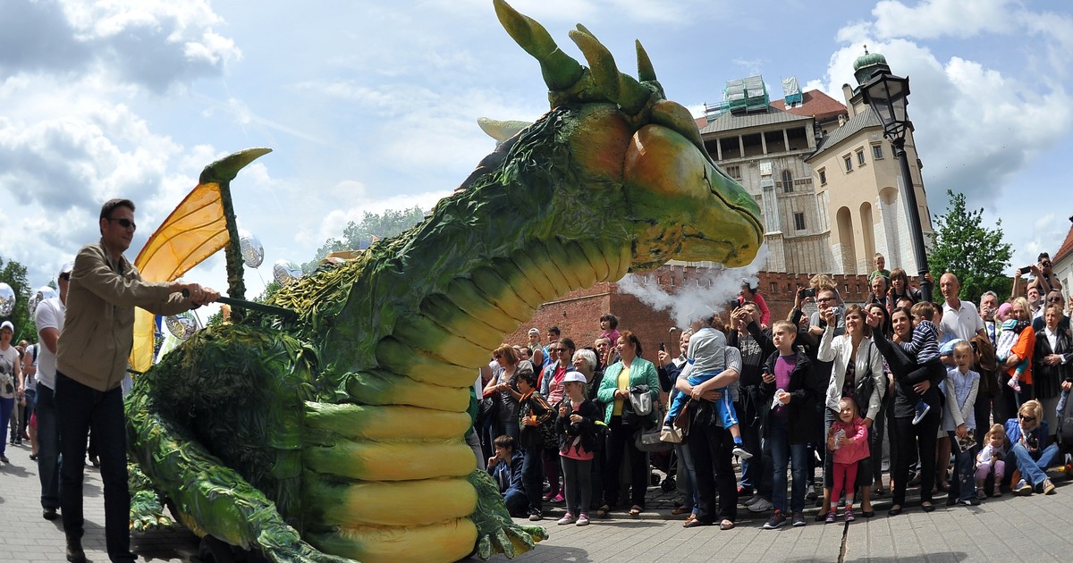 Parada Smoków w Krakowie. WIDEO