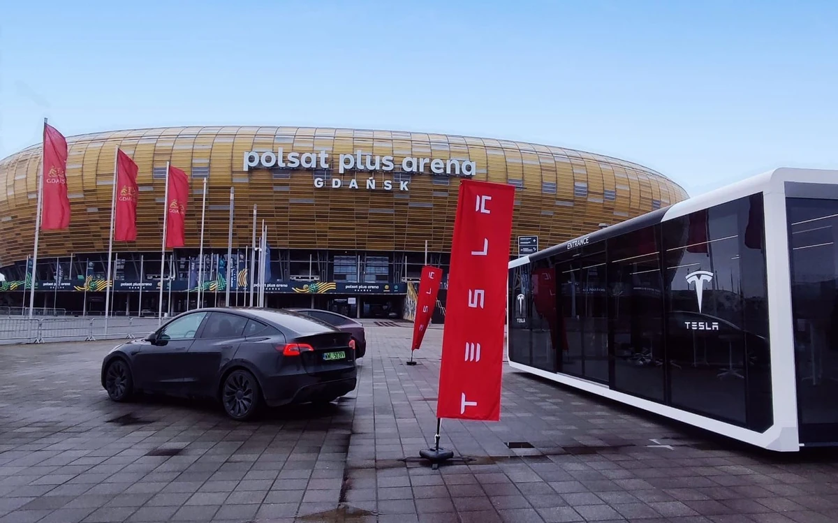 Tesla: nowy "salon" w Gdańsku zaskakuje wyglądem. Będą kolejne punkty w ...