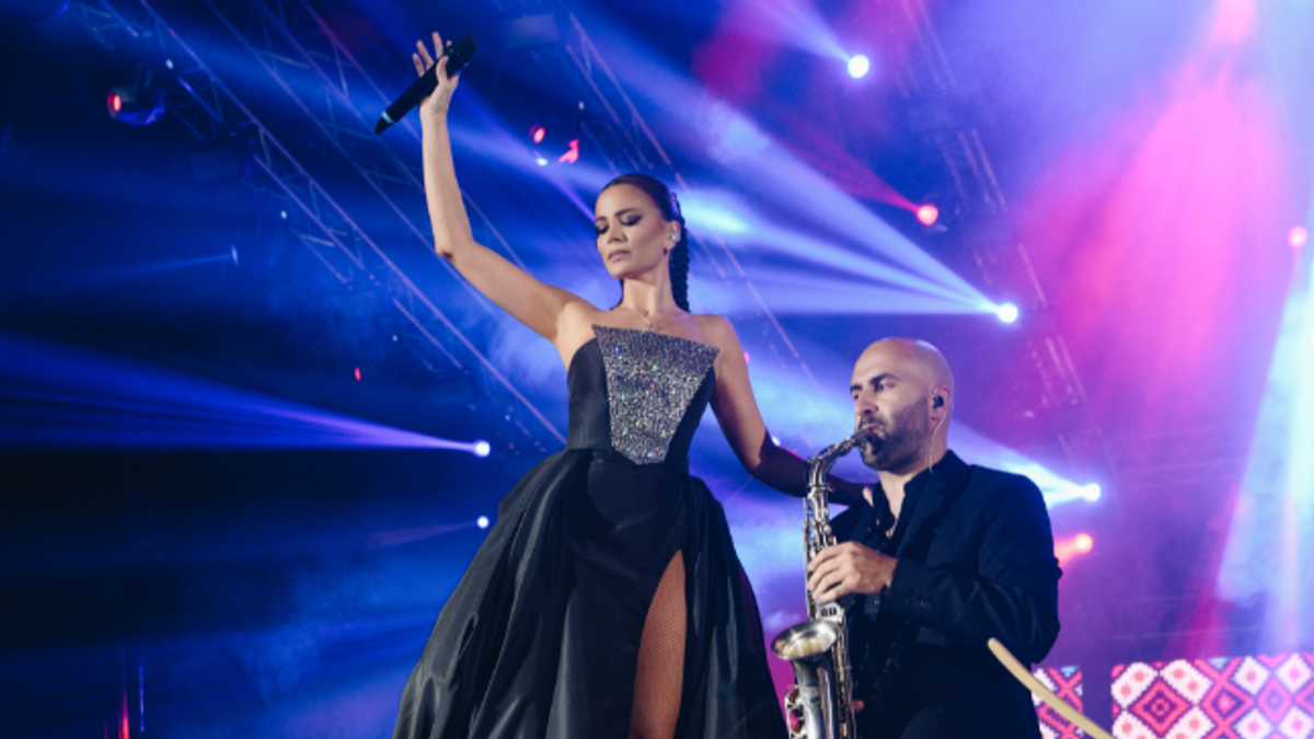 Milica Pavlović se popela na tradicionalni makedonski instrument ...