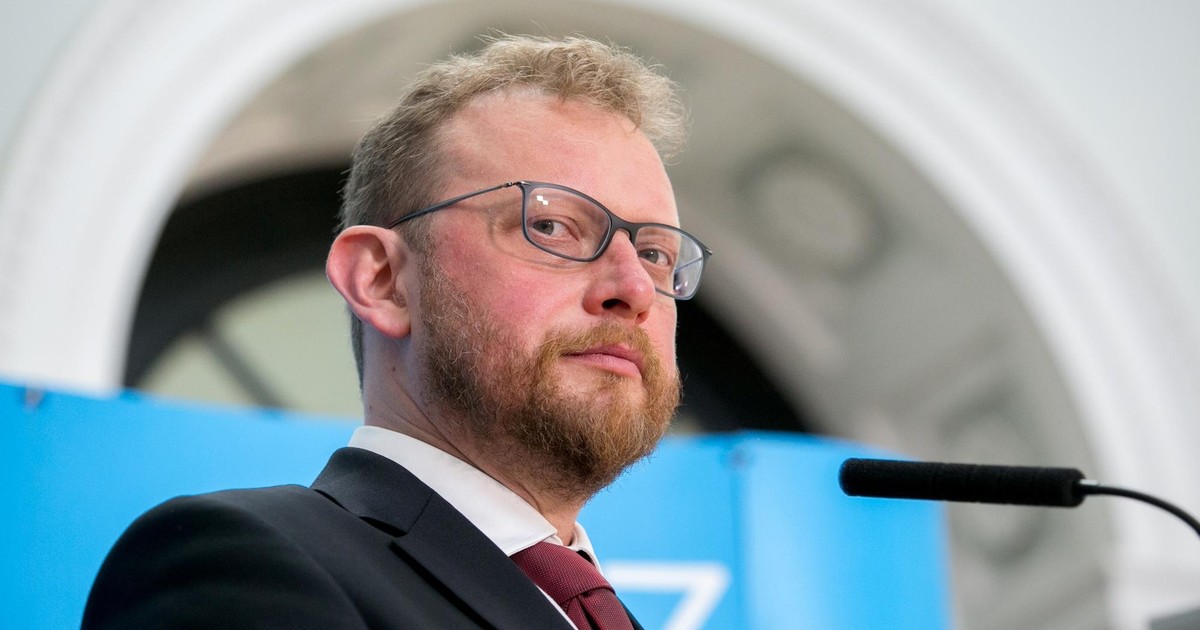 Prof. Łukasz Szumowski, były minister zdrowia, teraz leczy pacjentów ...
