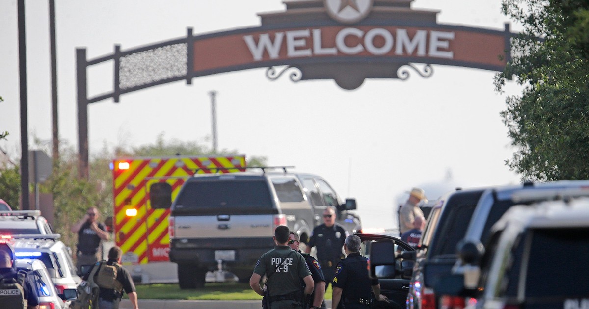 Former Army officer and witness to Texas mall shooting who calls ...