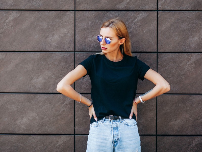 Chodzenie bez stanika - czy to zdrowe? Polecane stylizacje