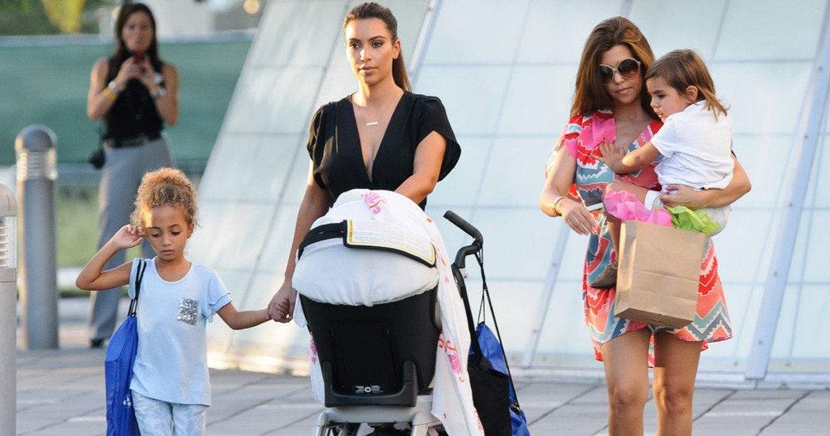 Kardashianki z dziećmi w Miami - Plejada.pl