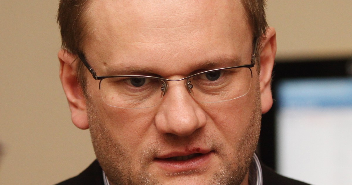 Bogacz nie pójdzie do więzienia, bo boli go kolano?!