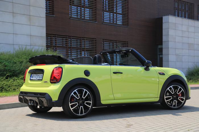 MINI cabrio. Frajda z jazdy bez dachu - Auto Świat