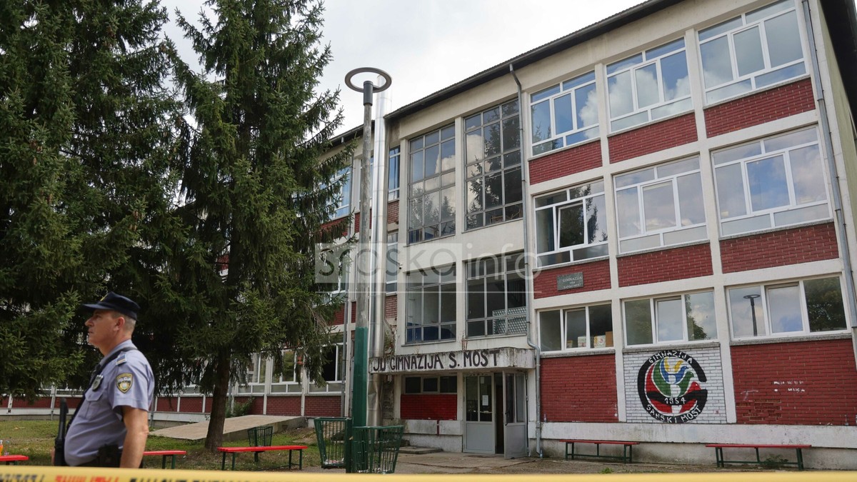 Brat domara koji je ubio tri osobe u gimnaziji u Sanskom Mostu: Bio je ...