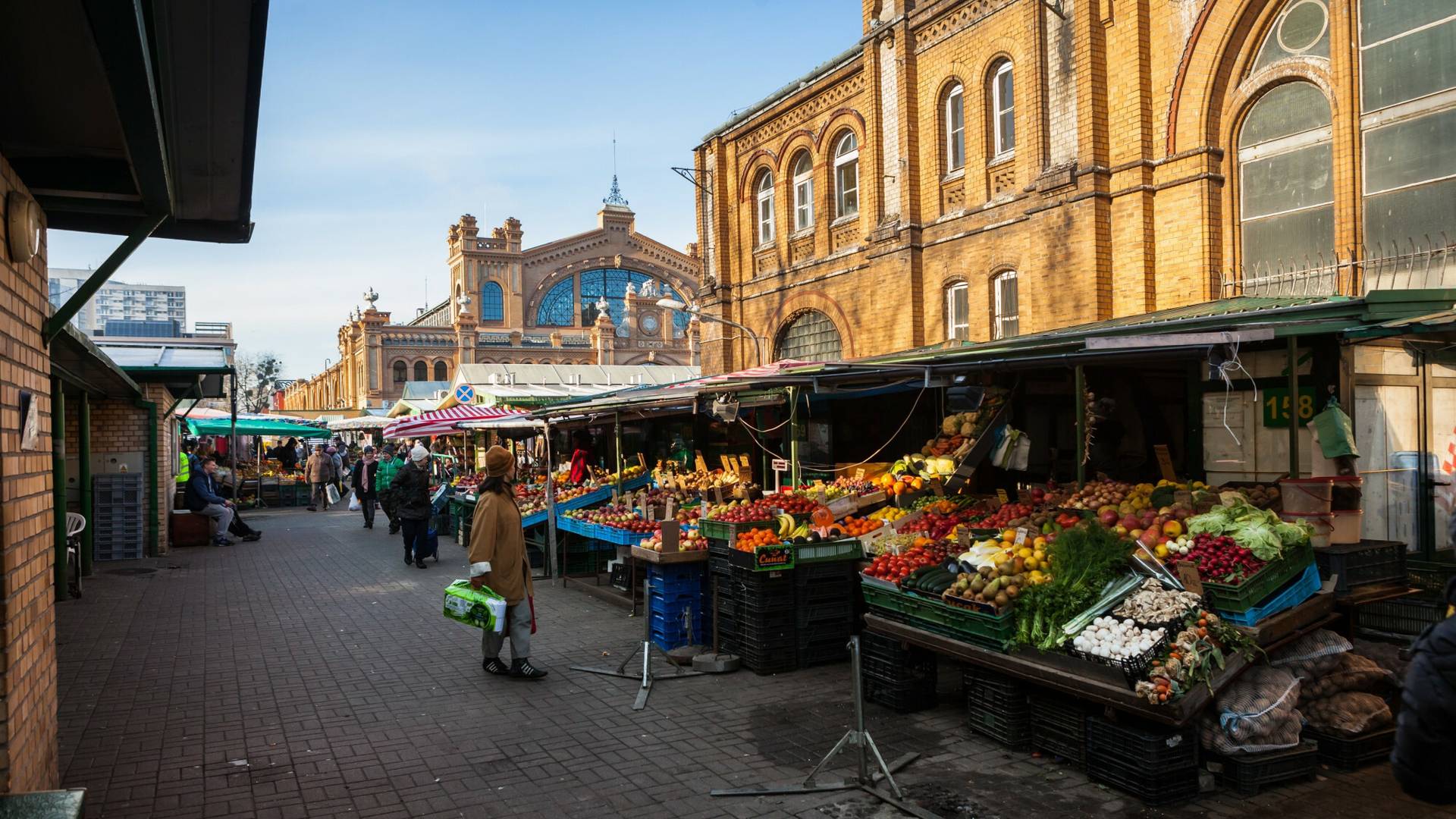 Bazarek przy Hali Mirowskiej. Aktywiści żądają od miasta deklaracji - Noizz