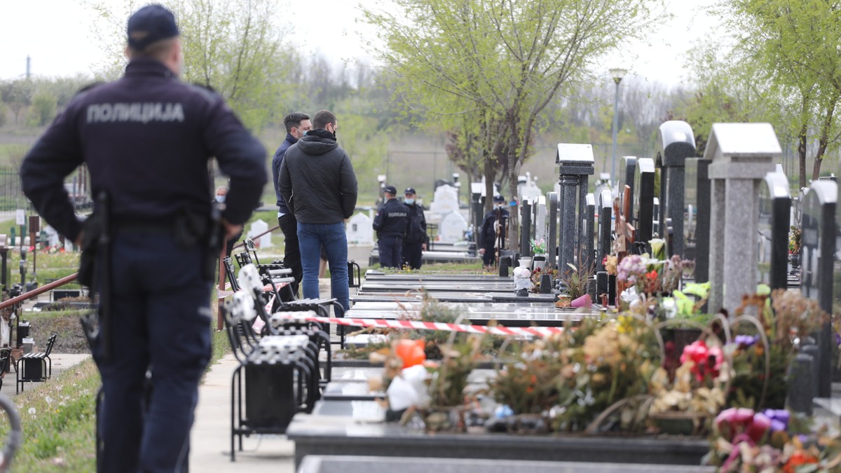Iz kapele na Lešću nestao sanduk sa pokojnikom - Blic
