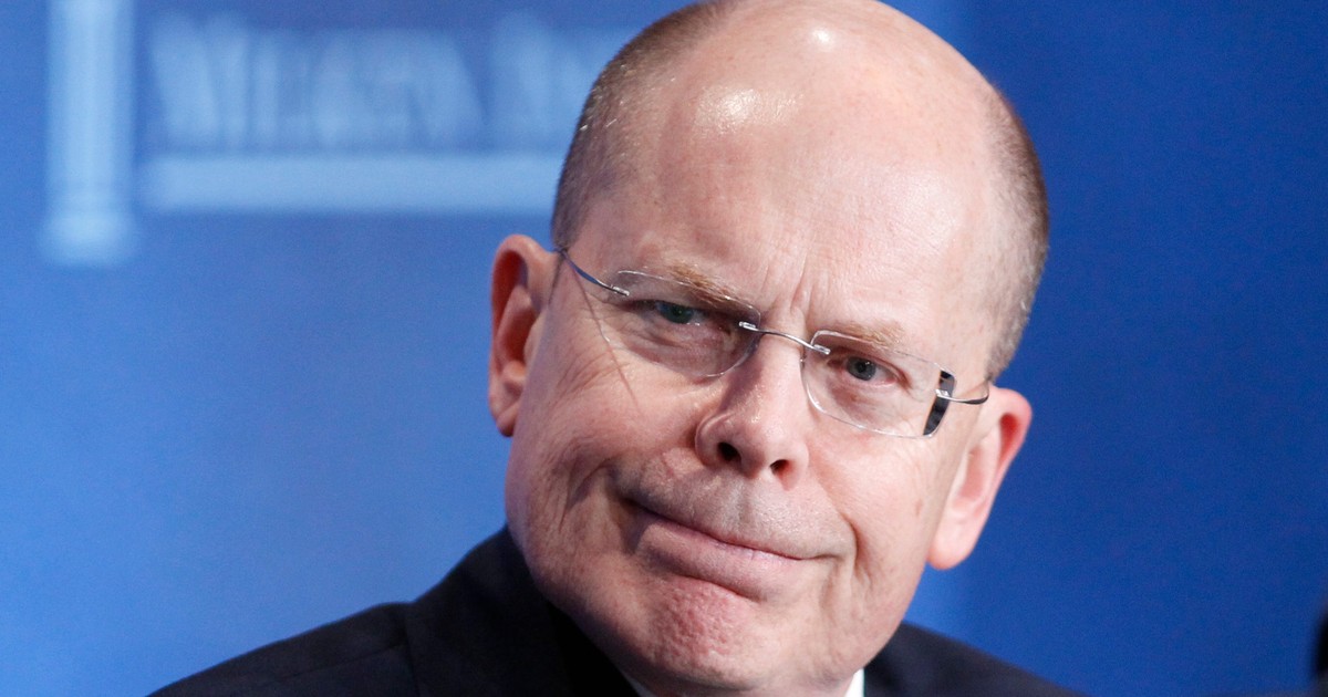 UnitedHealth stock plummets after its CEO abruptly steps aside ...