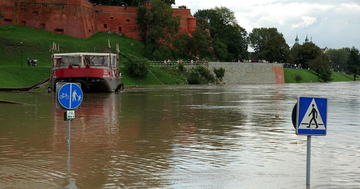Wasze zdjęcia: alarm przeciwpowodziowy w Krakowie - Wiadomości