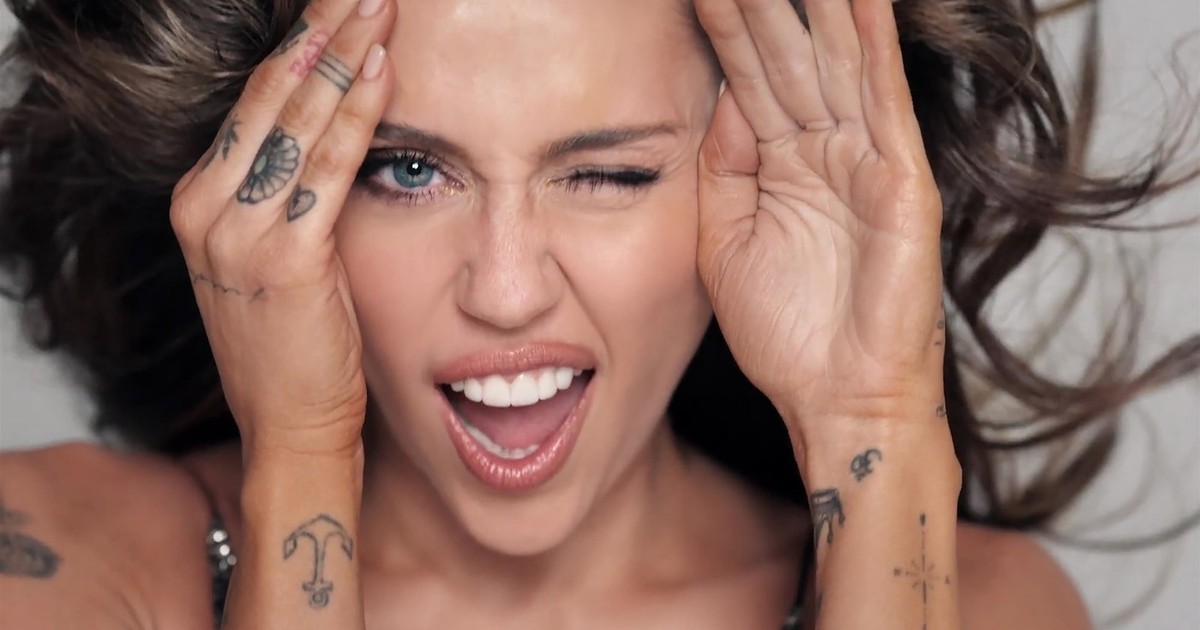 Majli Sajrus popila veliku tužbu - Blic