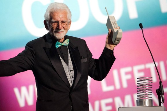 Nepunih 100 godina od pojave mobilnog telefona: ISTORIJA U SLIKAMA