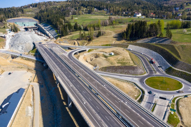 Najdłuższy tunel na Zakopiance przebity - budowa drogi S7