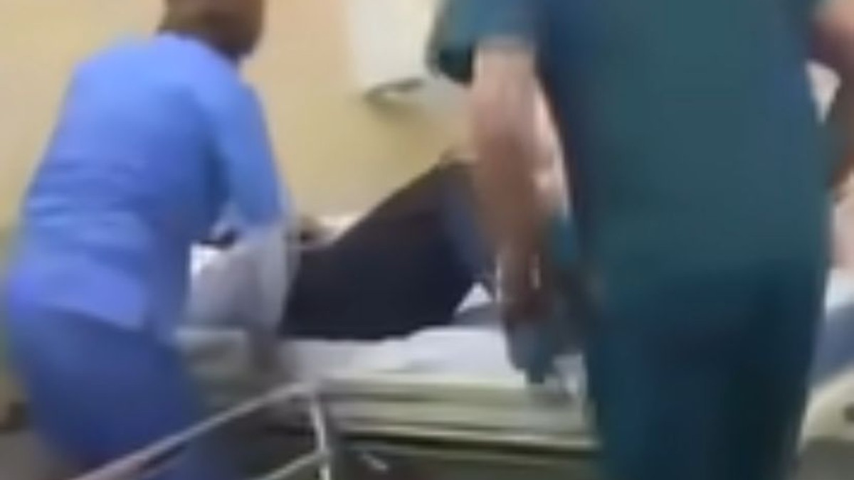 Brutalno nasilje u hitnoj pomoći: Medicinska sestra i nosač tukli i ponižavali starca u Rumuniji ...