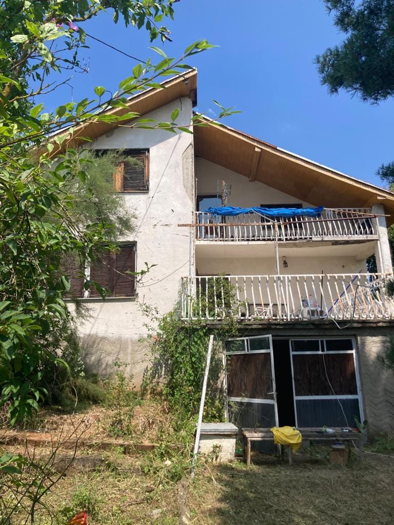 Iva prodaje kuću na jezeru sa 5,5 ari placa za samo 27.000 evra