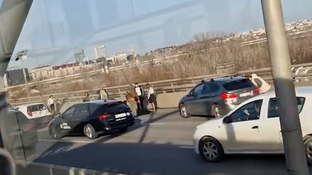 Udes na Mostu na Adi: Stvaraju se ogromne gužve (Video) - Blic