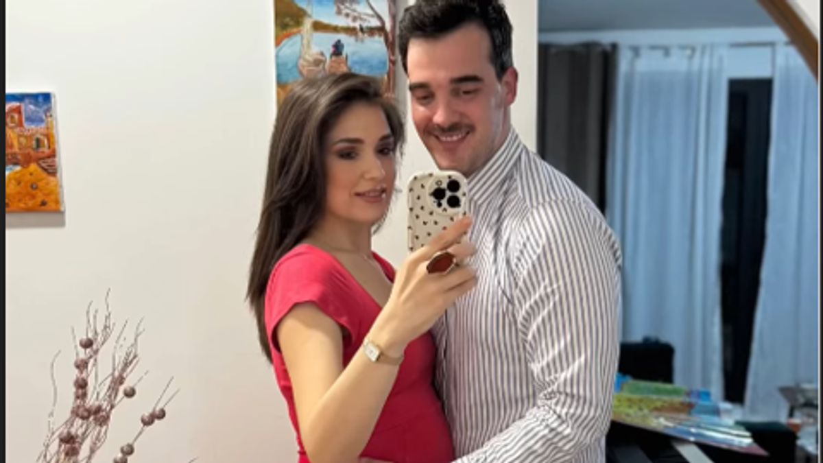 Aleksa Perović pozirao sa suprugom Isidorom, zaljubljeni supružnici ...