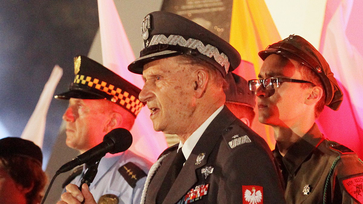 Nie uszanowali pamięci o Powstaniu? Kuźniar: brak słów na prostactwo ...