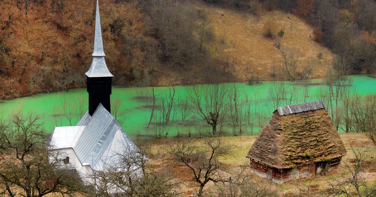 Geamana (Rumunia) - wioska zatopiona w jeziorze z odpadami kopalnianymi ...