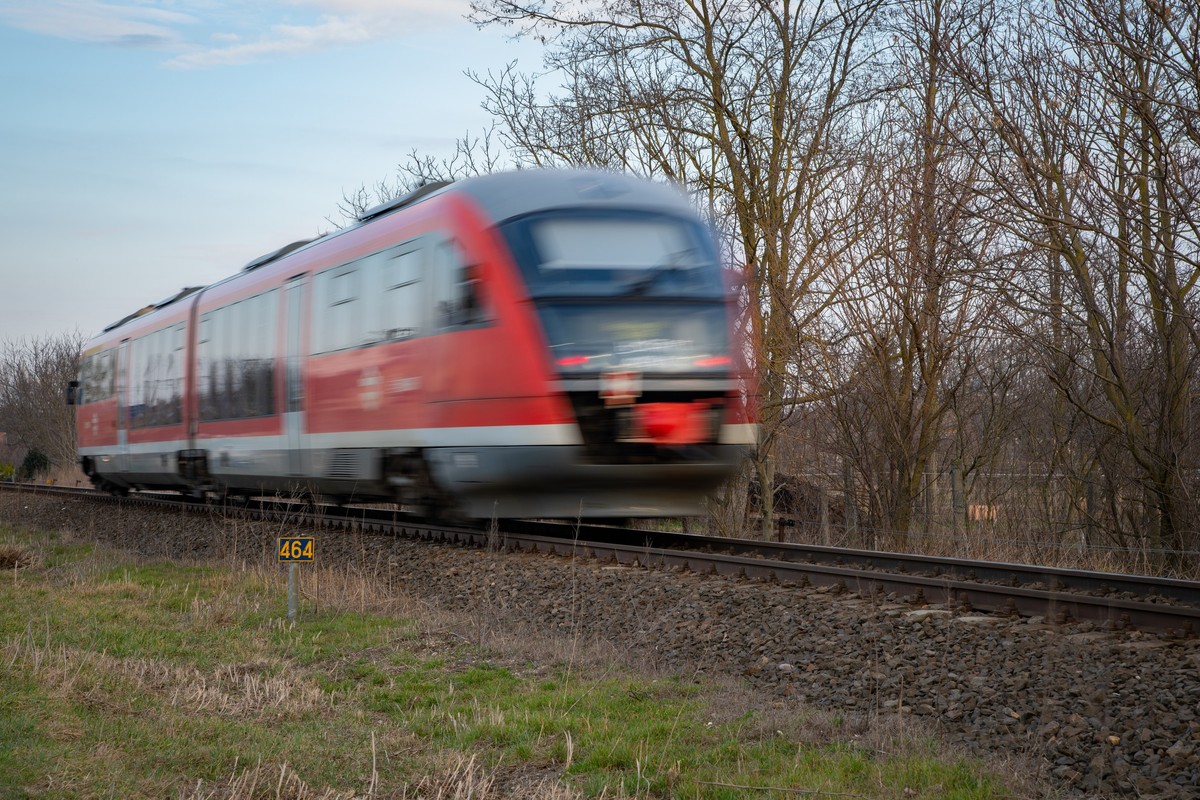 Halálos gázolás miatt késnek a vonatok a Budapest-Hatvan-Miskolc ...