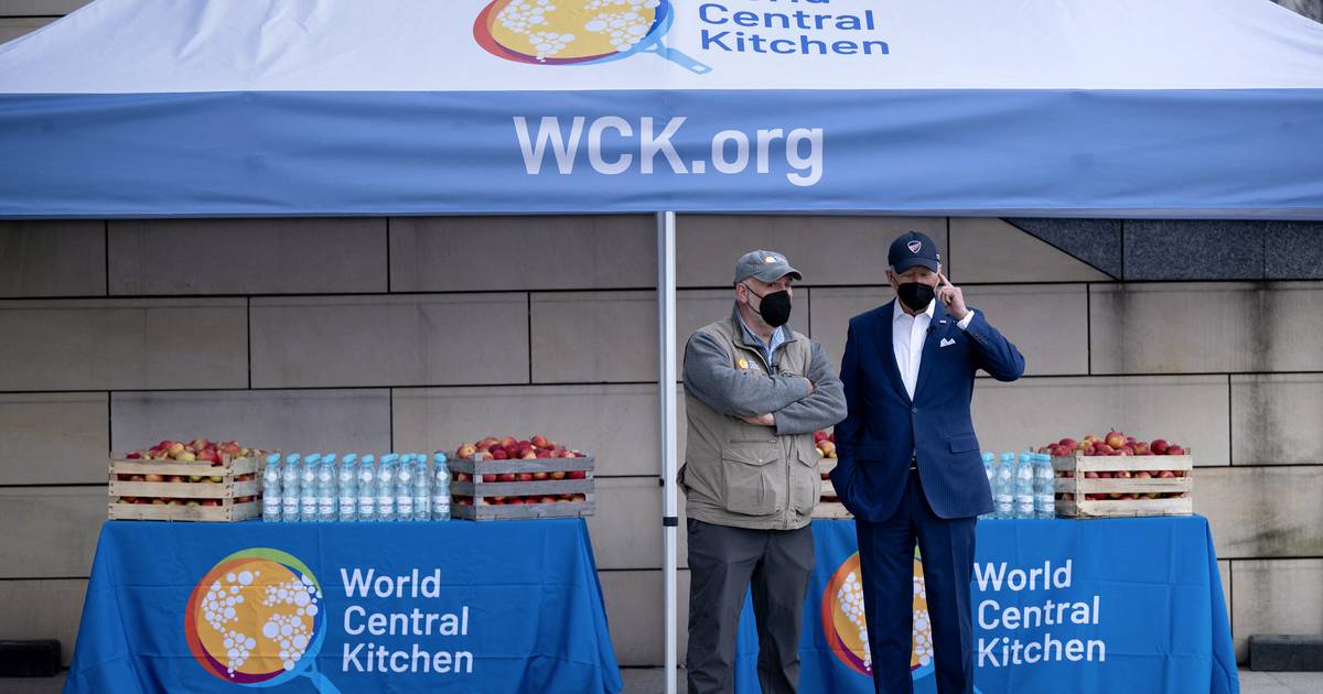 Joe Biden spotkał się z szefem World Central Kitchen na Stadionie ...