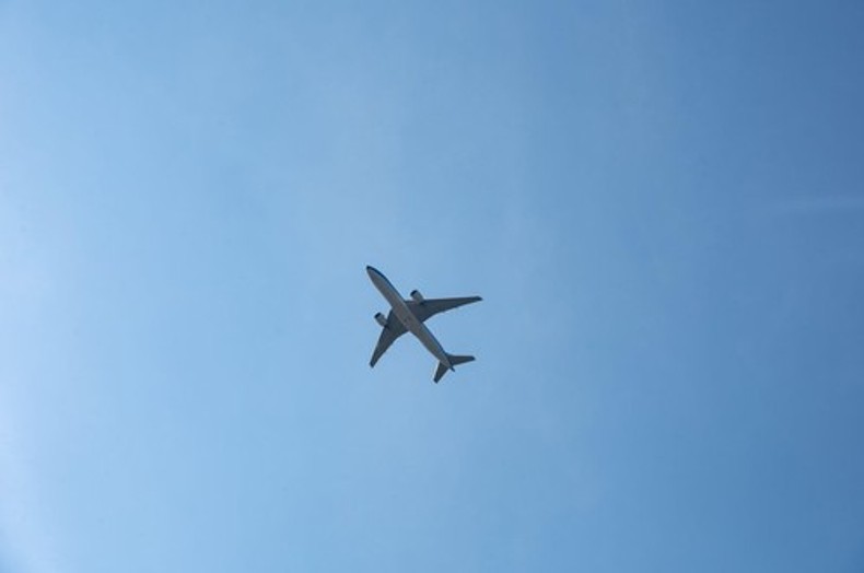 Drama na nebu iznad Beograda: Avion se sudario sa jatom ptica, hitno ...