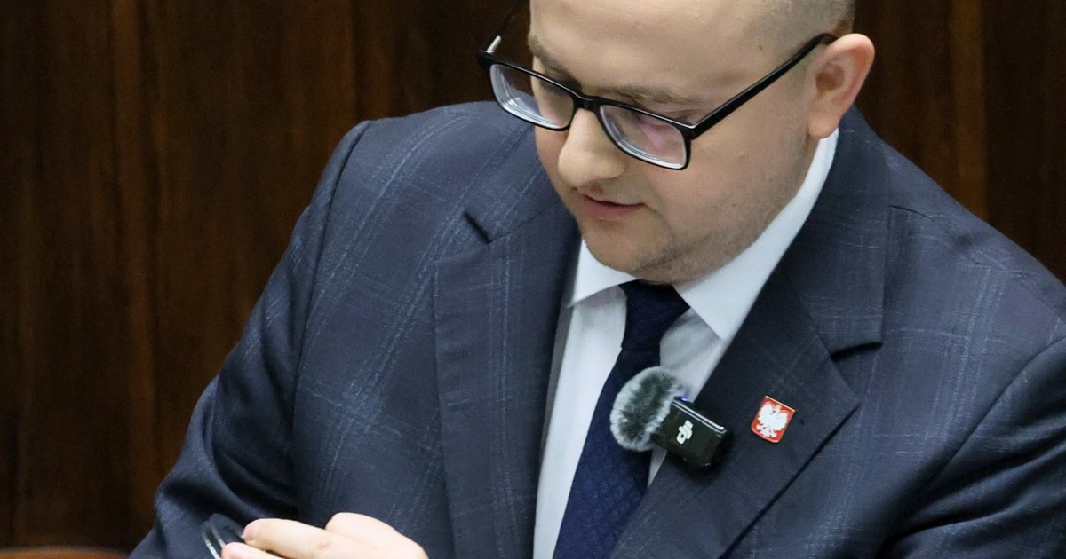 Dariusz Matecki zrzeka się immunitetu. Nagle pokazał kajdanki