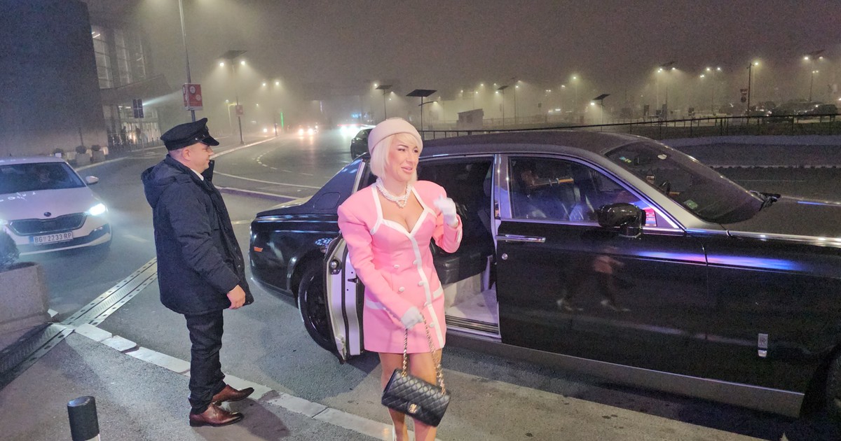 Jovana Jeremić otišla u Ameriku sa Draganom: Stigla na aerodrom u rols ...